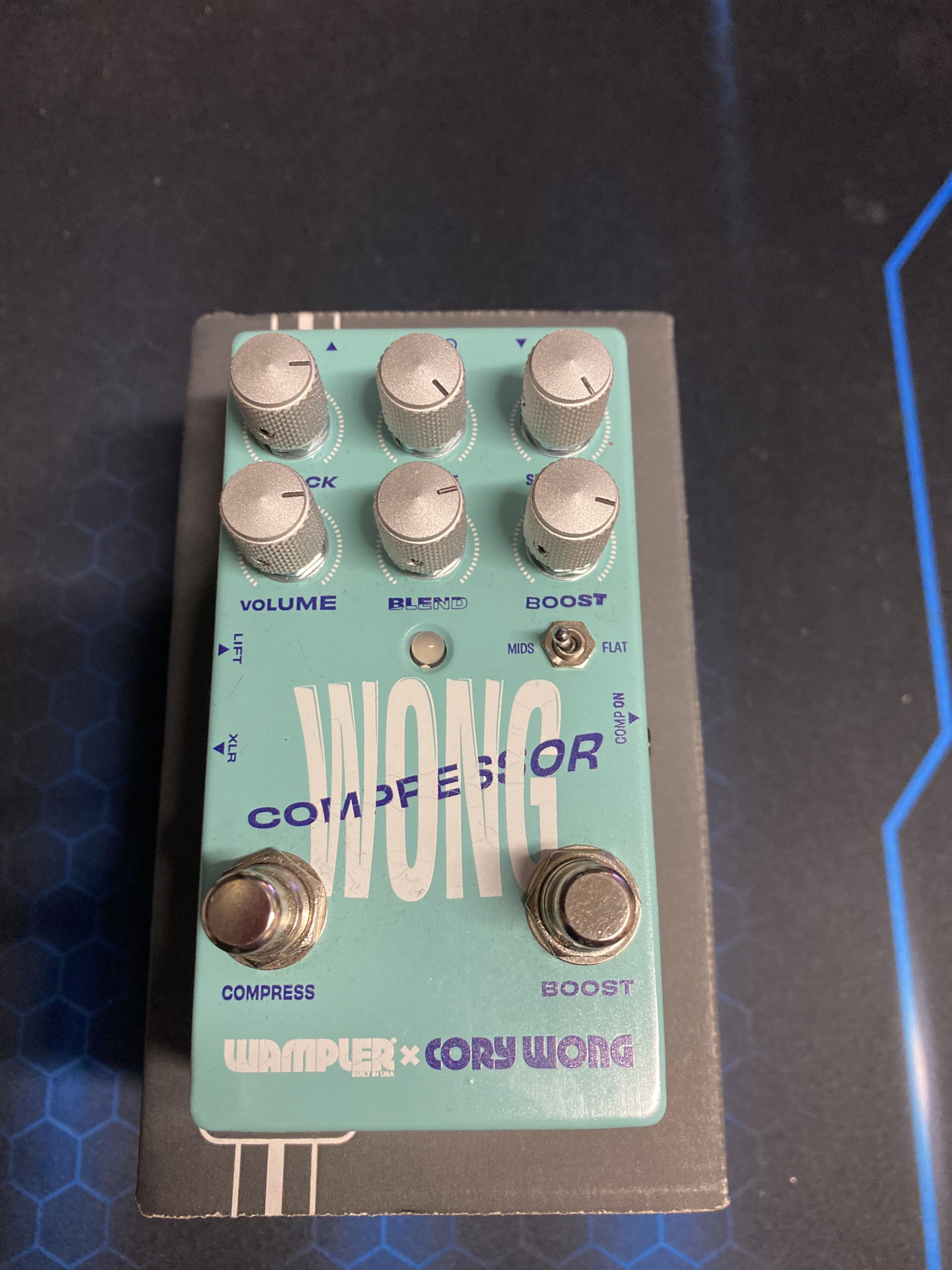 Wong Compressor and Boost Wampler Pedals - Audiofanzine