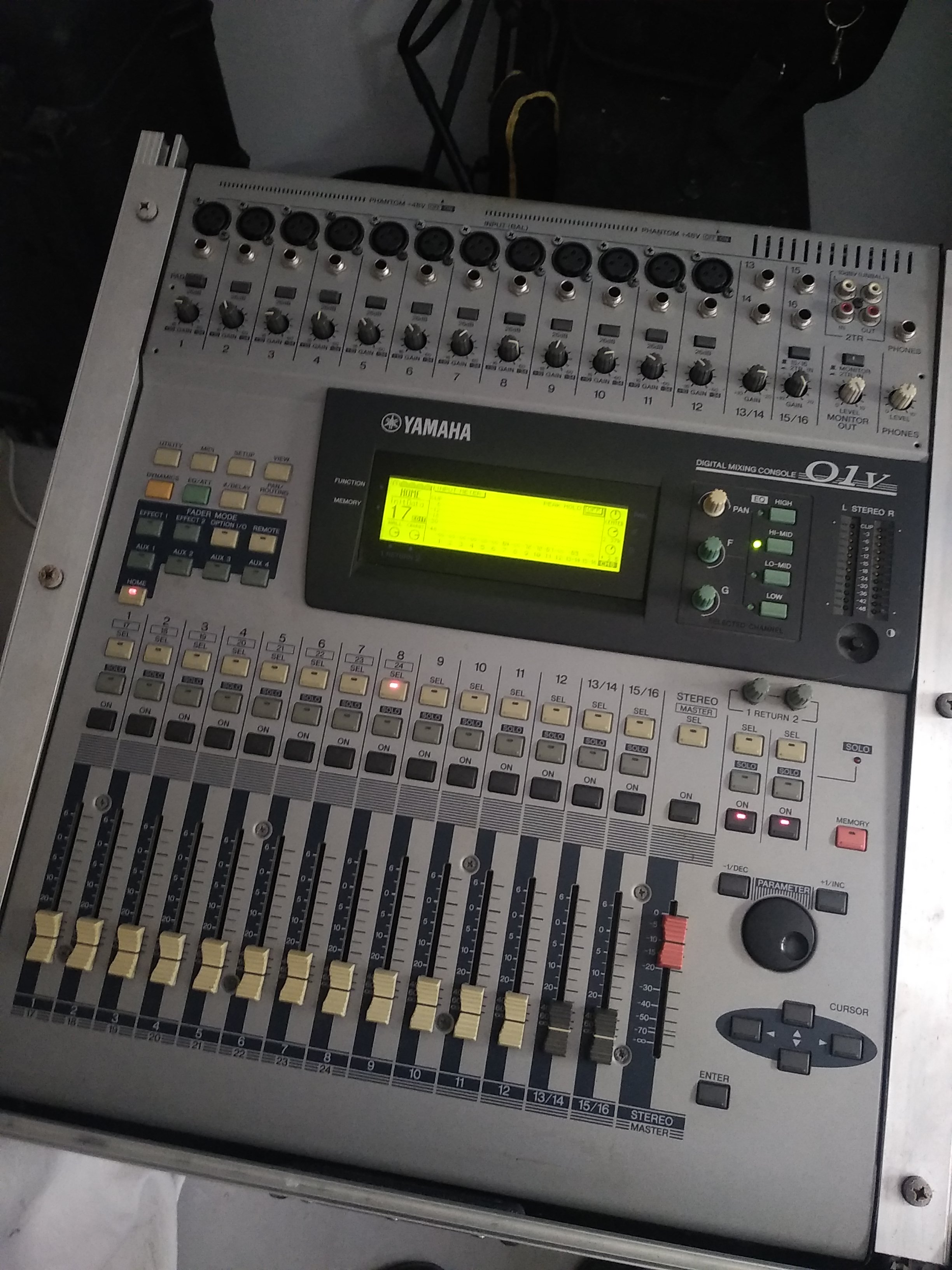 01V - Yamaha 01V - Audiofanzine