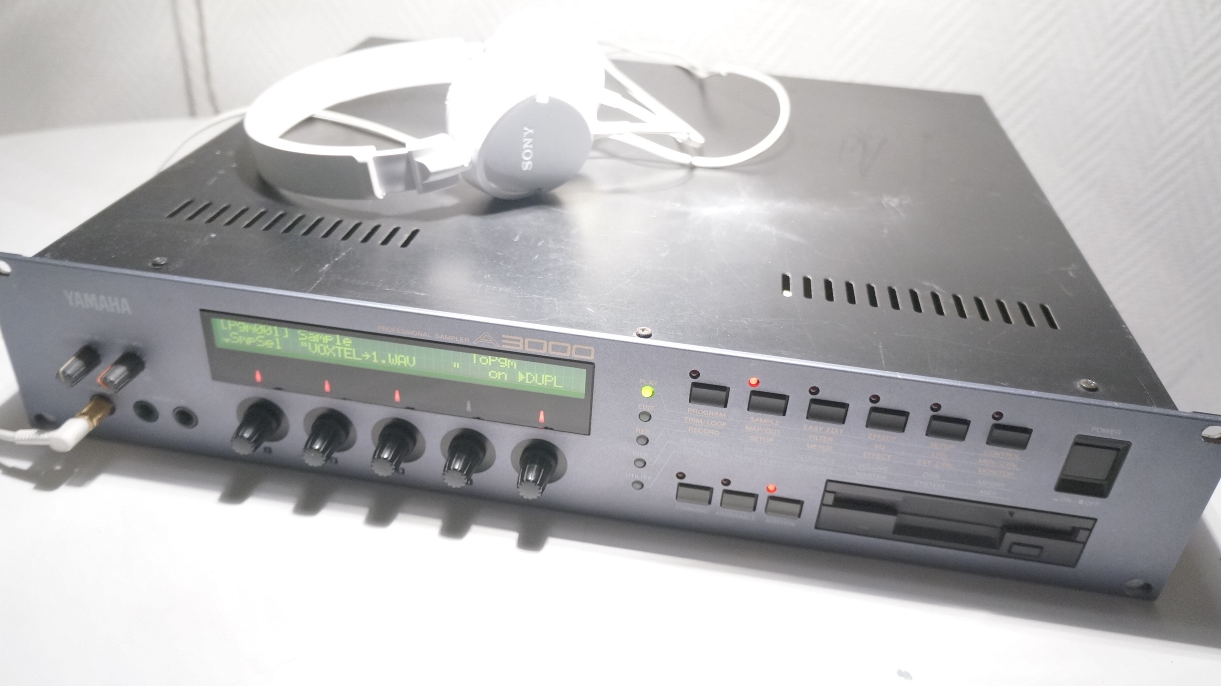 A3000 V2 - Yamaha A3000 V2 - Audiofanzine