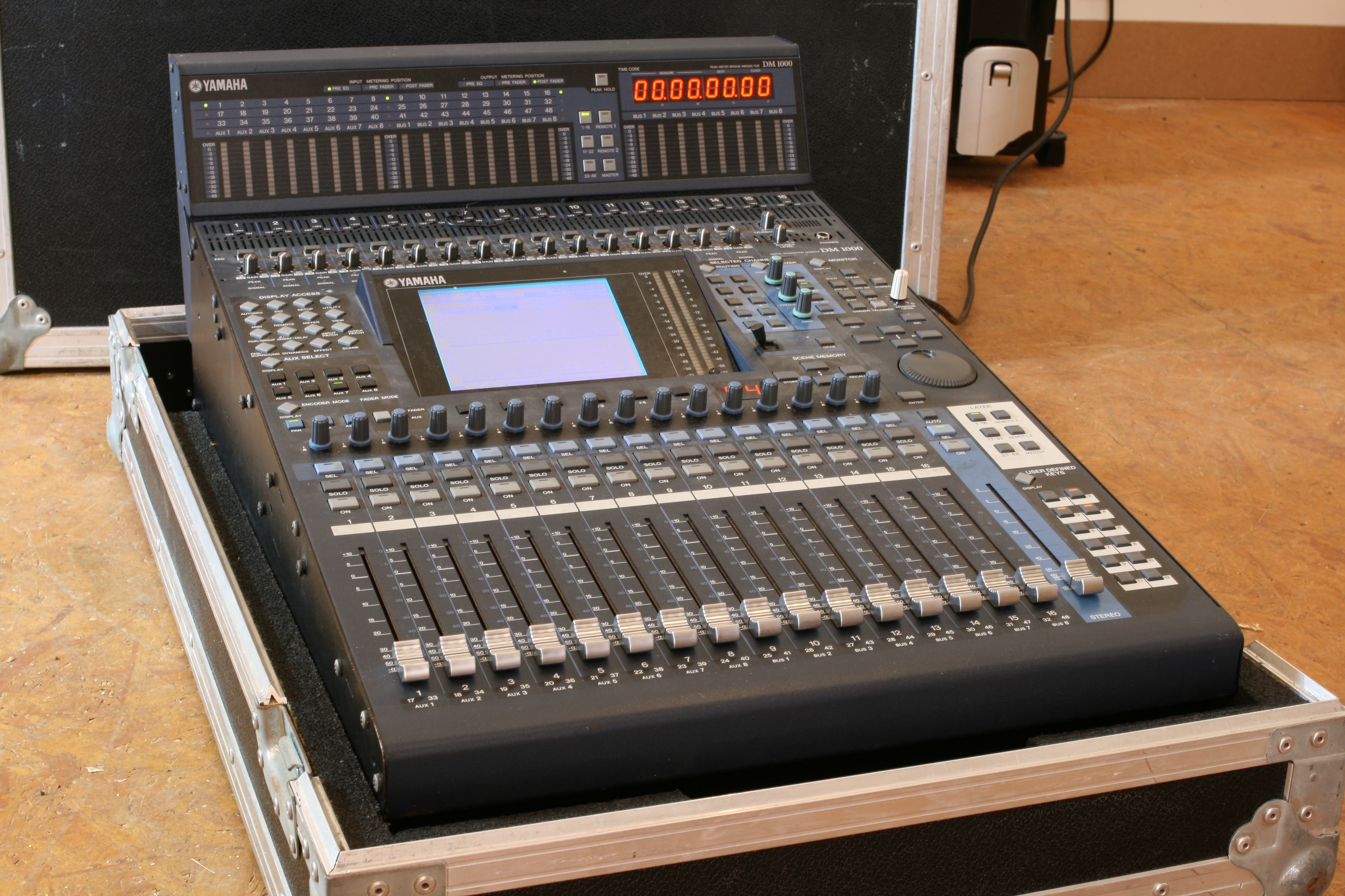 Photo Yamaha DM1000 V2 : IMG 0285 (#1833187) - Audiofanzine