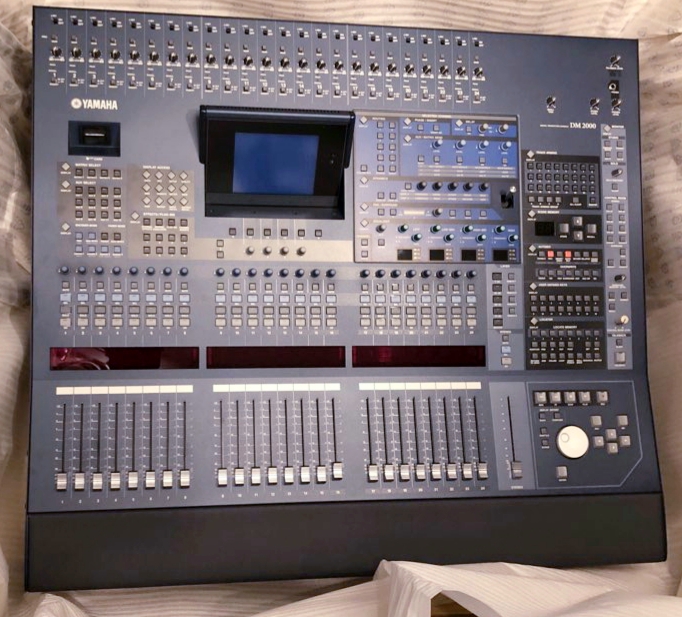 Brade une console YAMAHA DM2000 VCM AVEC CARTON D'ORIGINE (Alsace ...