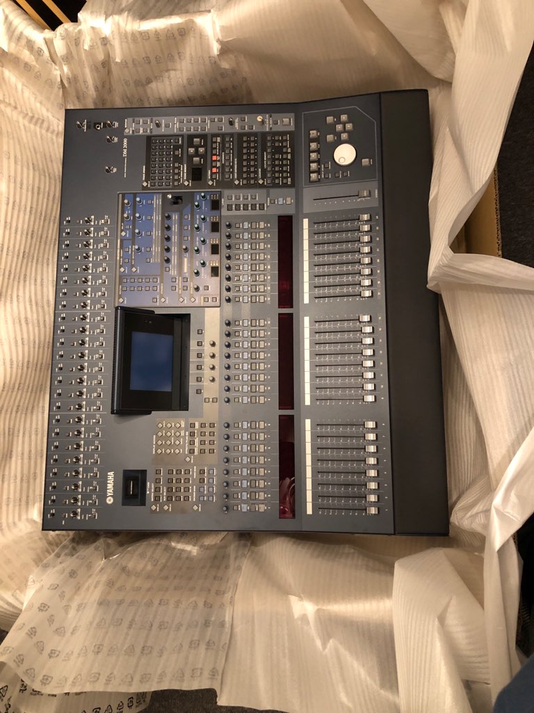 Brade une console YAMAHA DM2000 VCM AVEC CARTON D'ORIGINE (Alsace ...