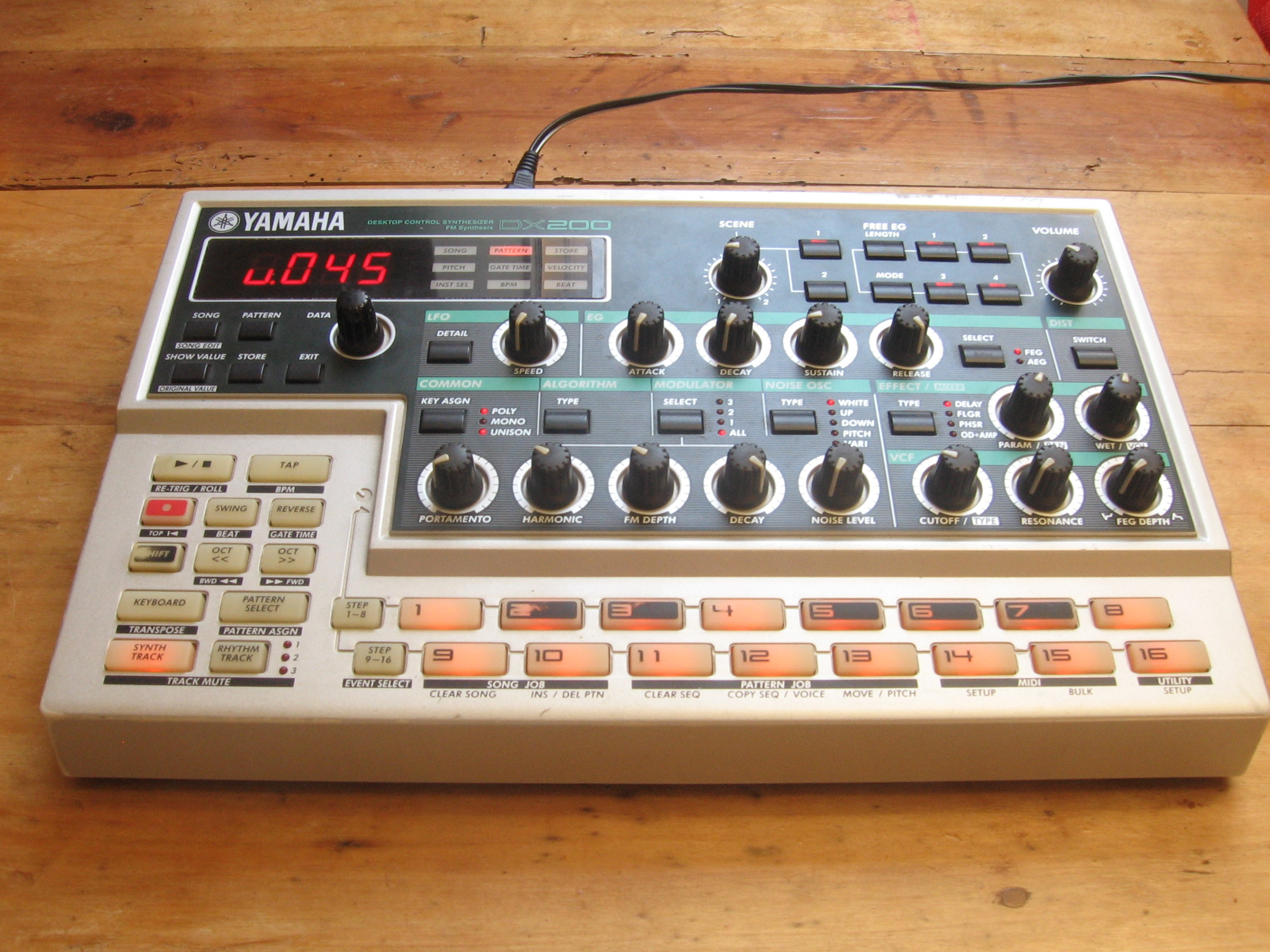 Yamaha DX200 image (#246900) - Audiofanzine