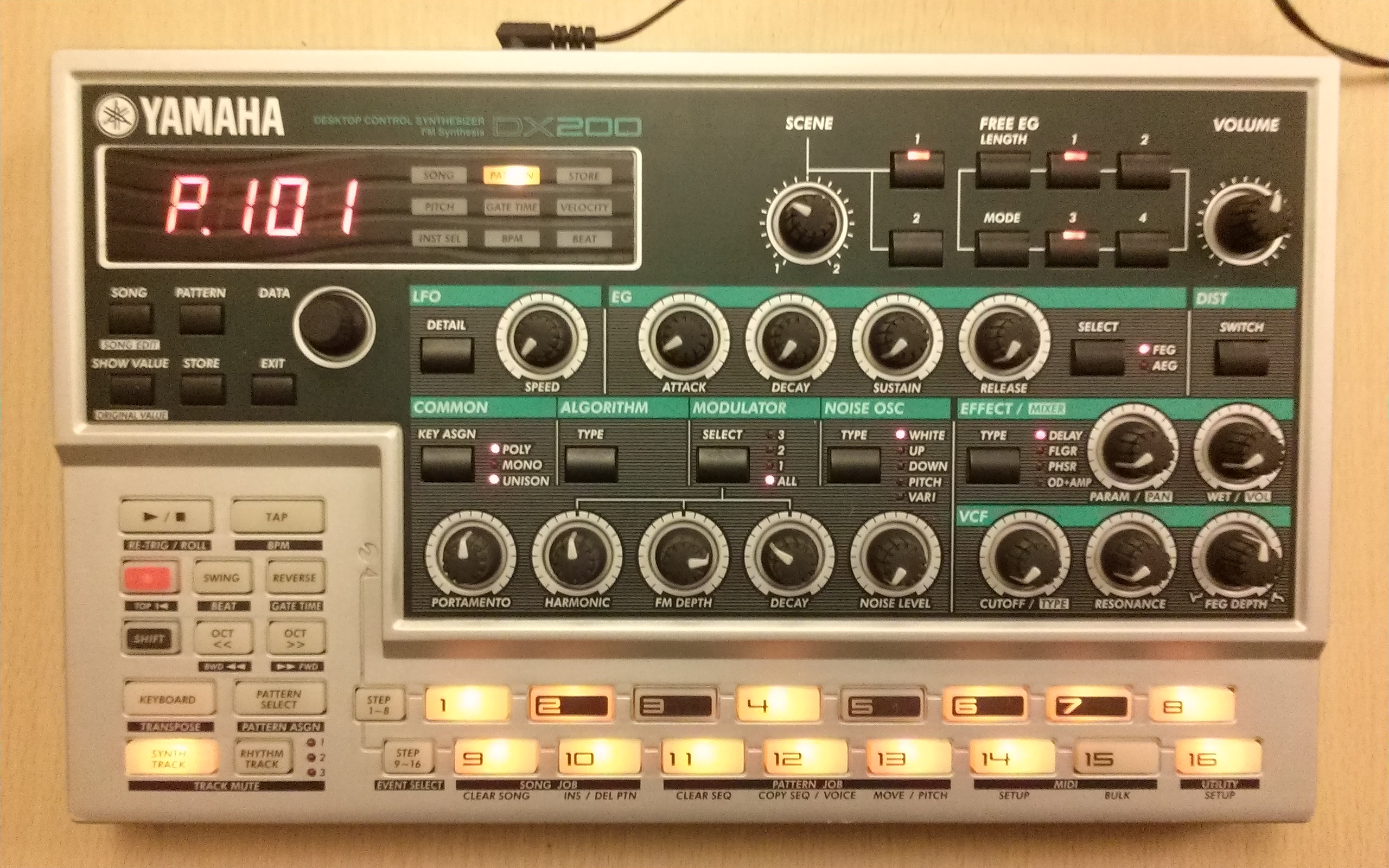 DX200 - Yamaha DX200 - Audiofanzine