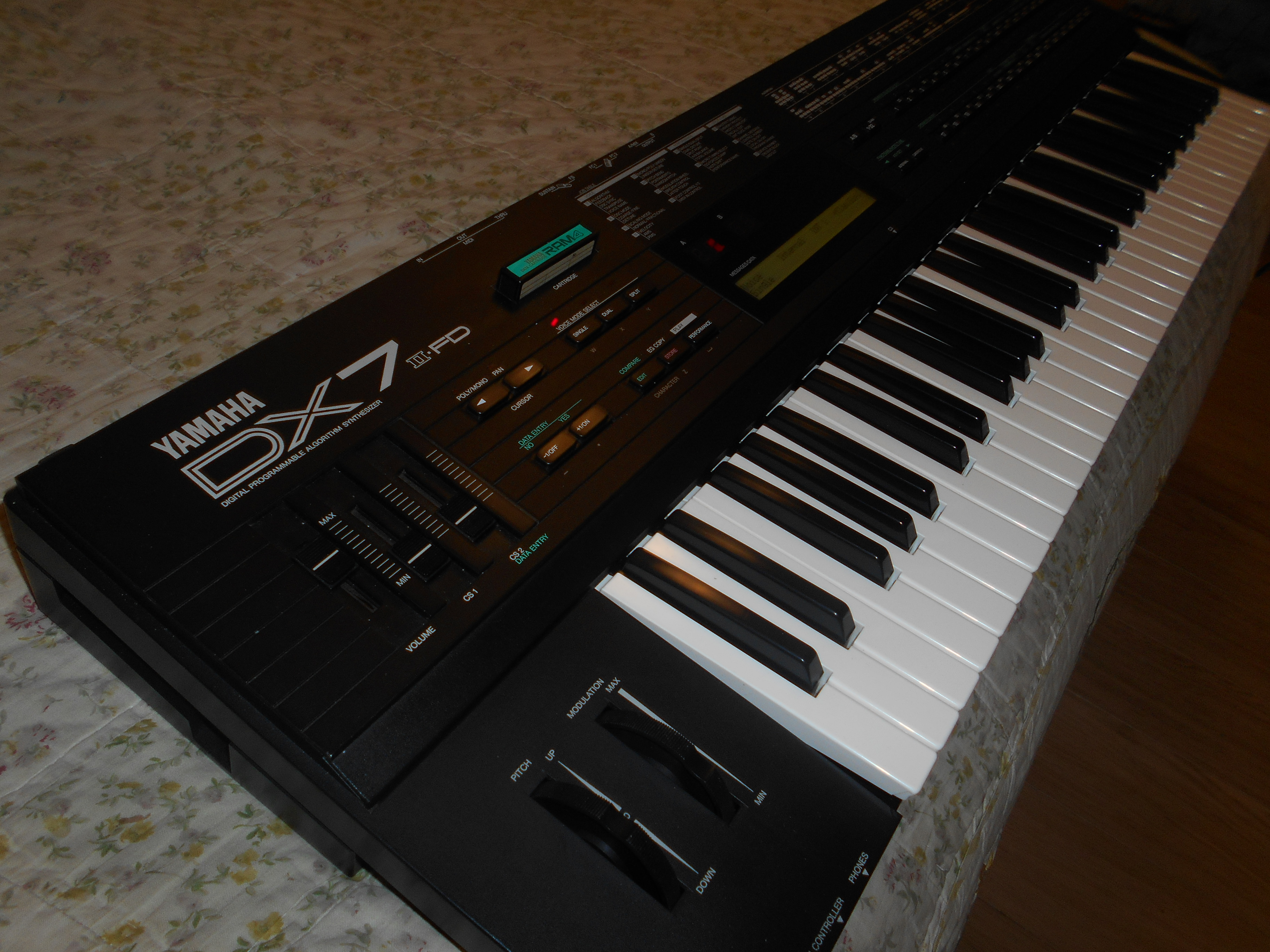 Photo Yamaha DX7 IIFD : Yamaha DX7 IIFD (89701) (#1611390) - Audiofanzine