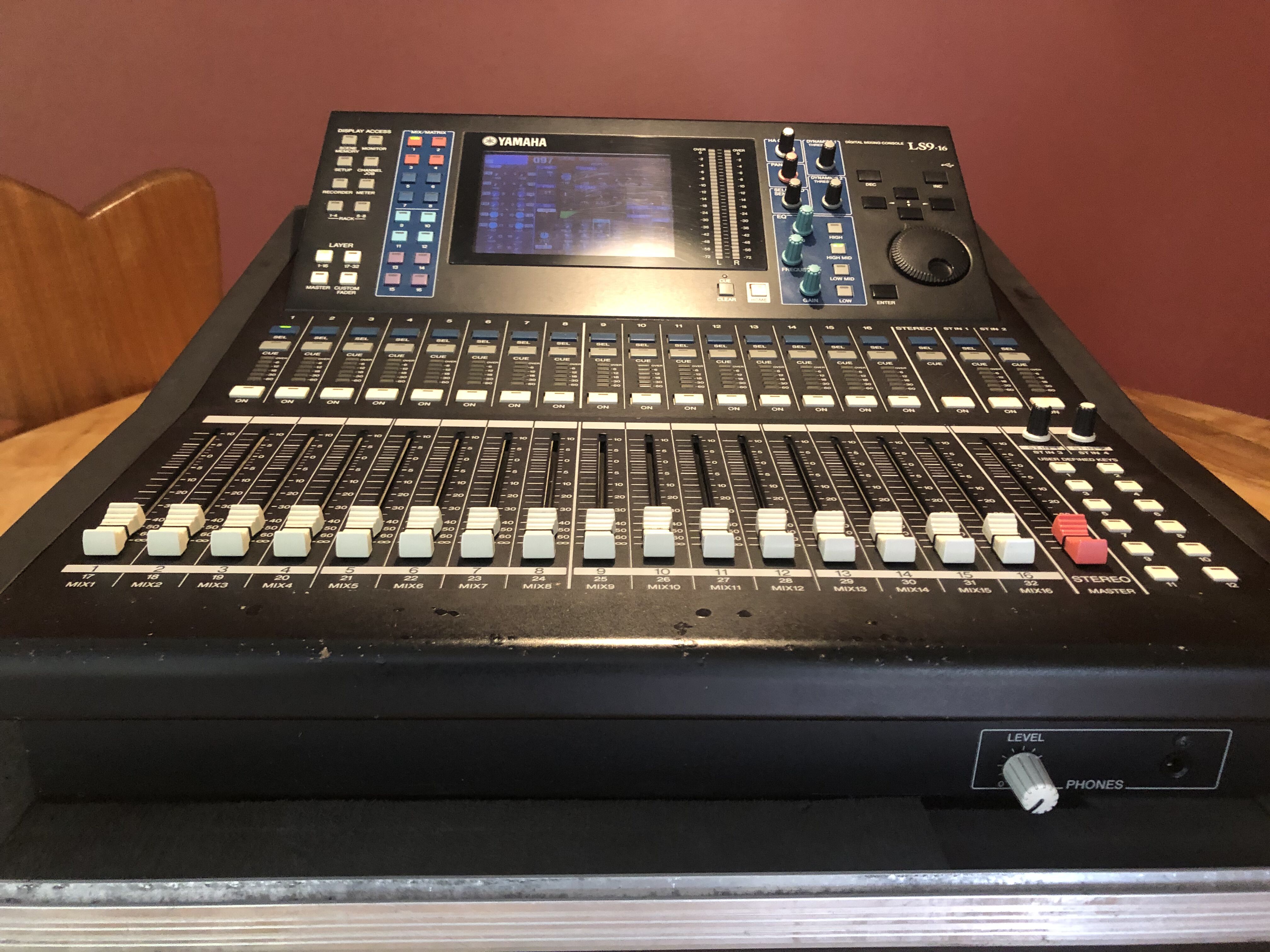 LS9-16 - Yamaha LS9-16 - Audiofanzine