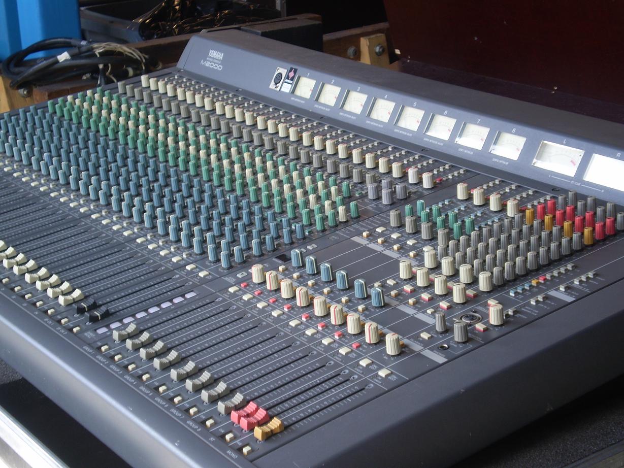 Yamaha M2000 image (#31061) - Audiofanzine