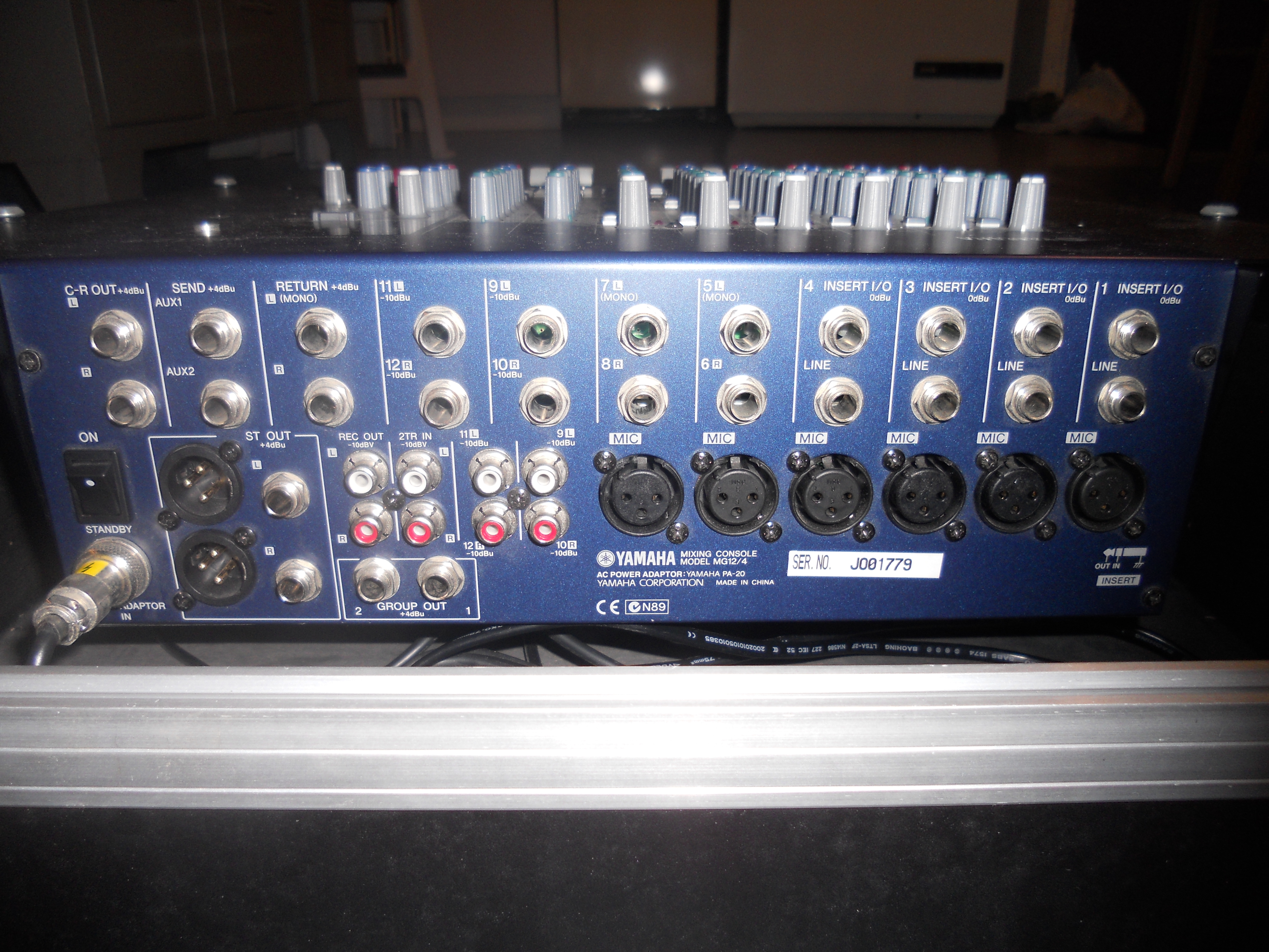 Photo Yamaha MG12/4 : Yamaha MG12/4 (2897) (#297084) - Audiofanzine