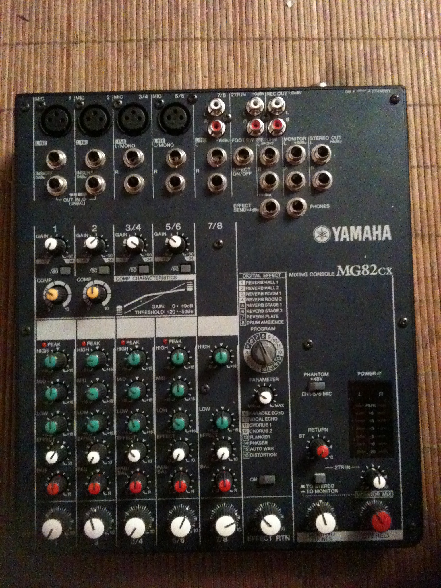 Photo Yamaha MG82CX : Yamaha MG82CX (8474) (#1072464) - Audiofanzine