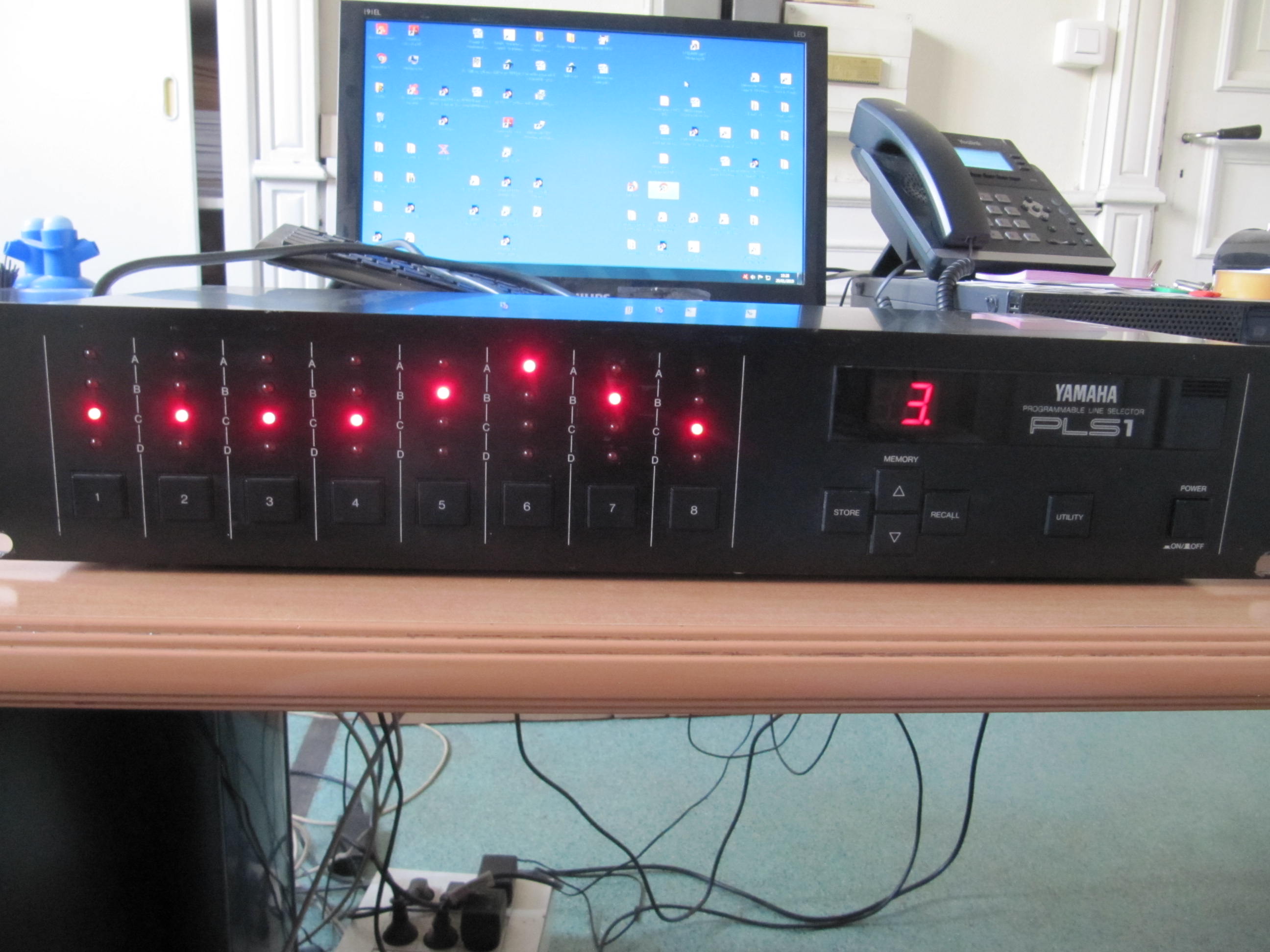 PLS1 Midi Controlled Audio Switcher Yamaha - Audiofanzine