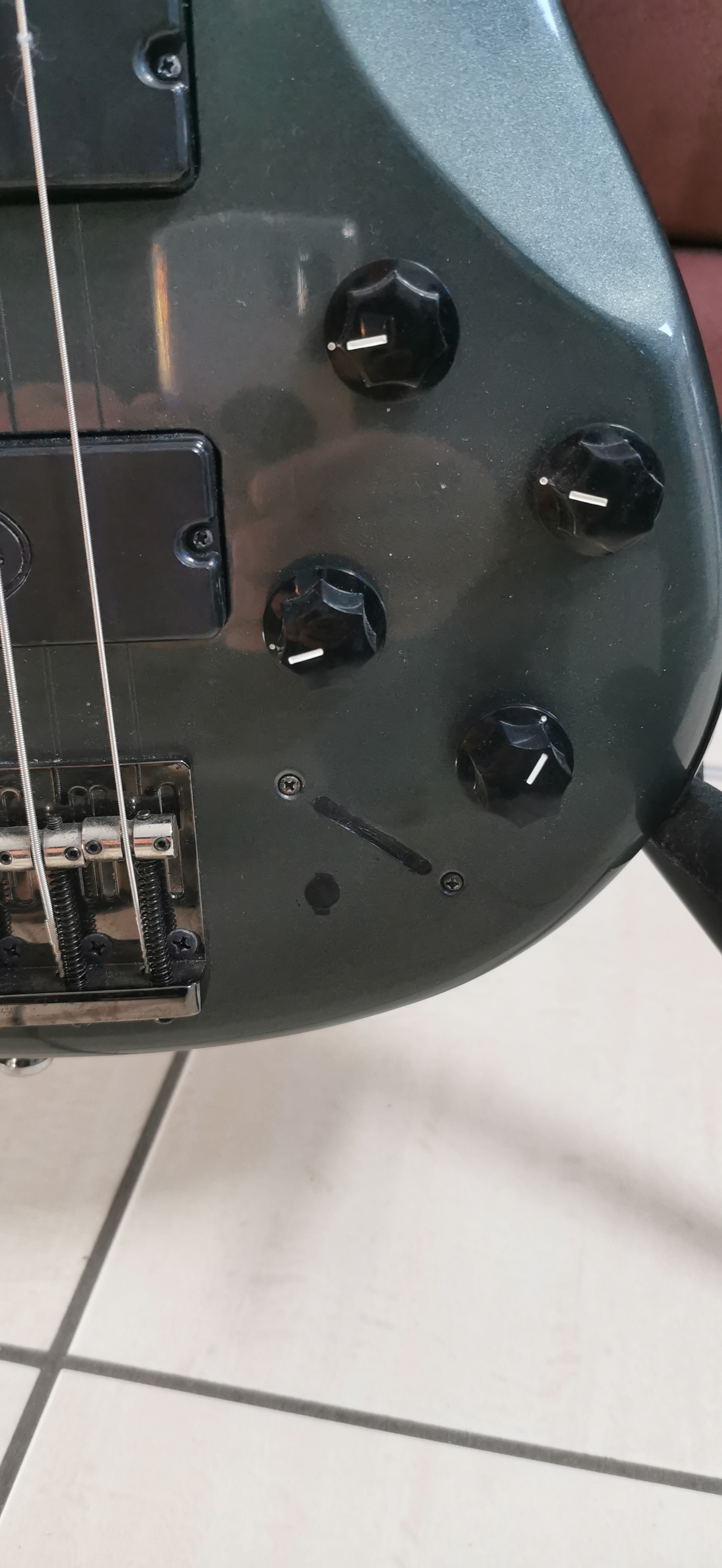 TRBX305 - Yamaha TRBX305 - Audiofanzine