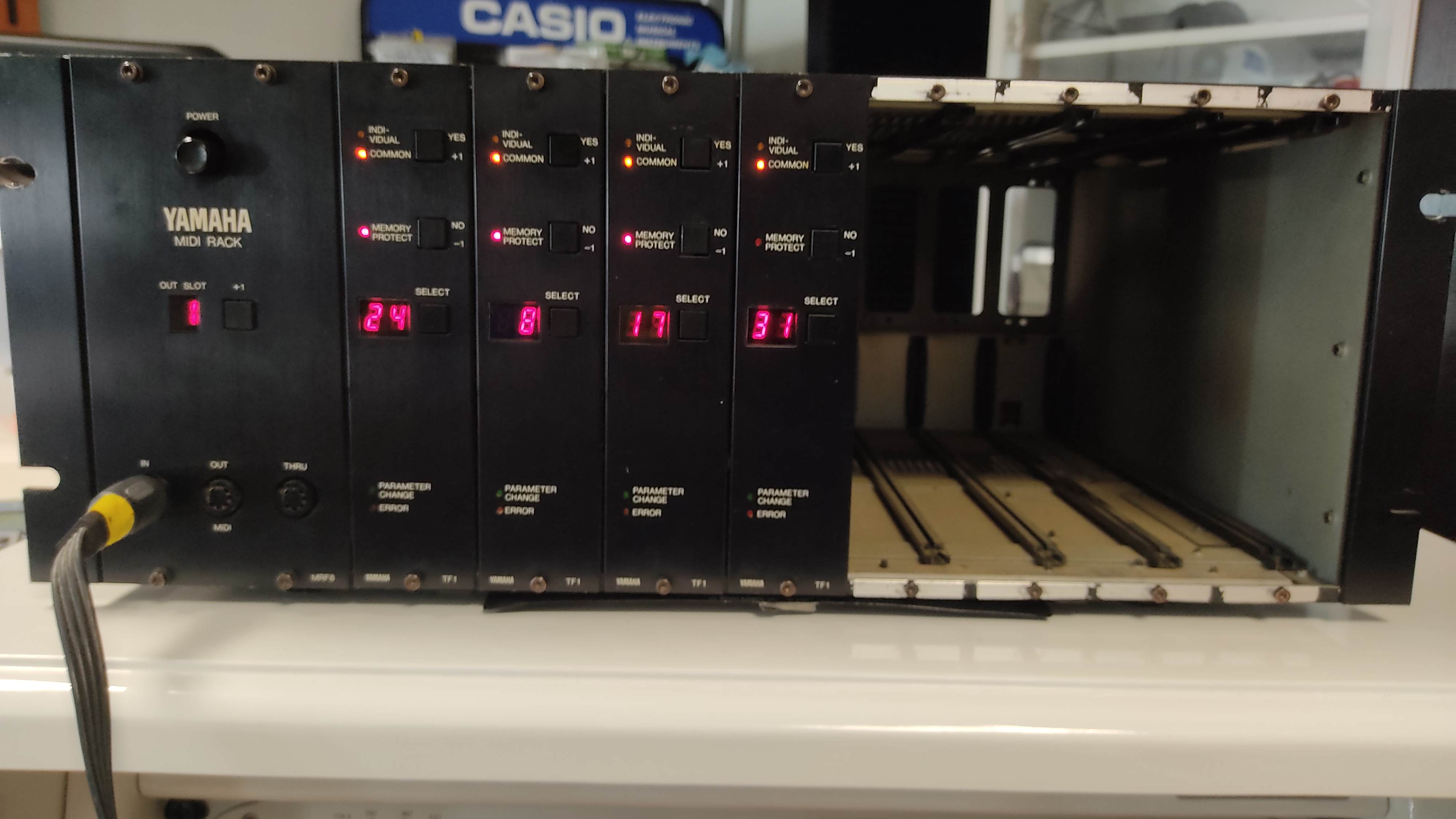 TX816 - Yamaha TX816 - Audiofanzine