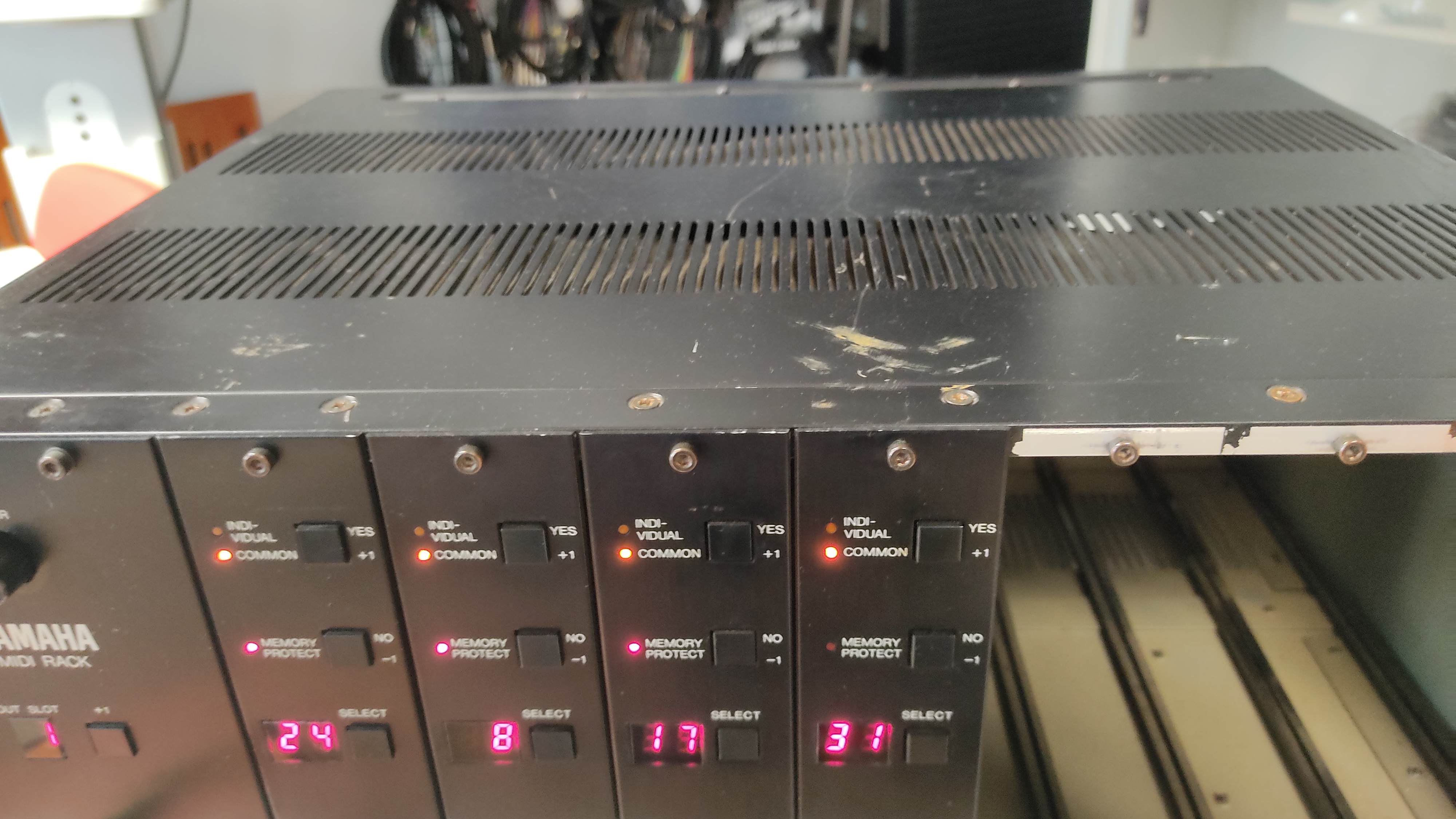 TX816 - Yamaha TX816 - Audiofanzine