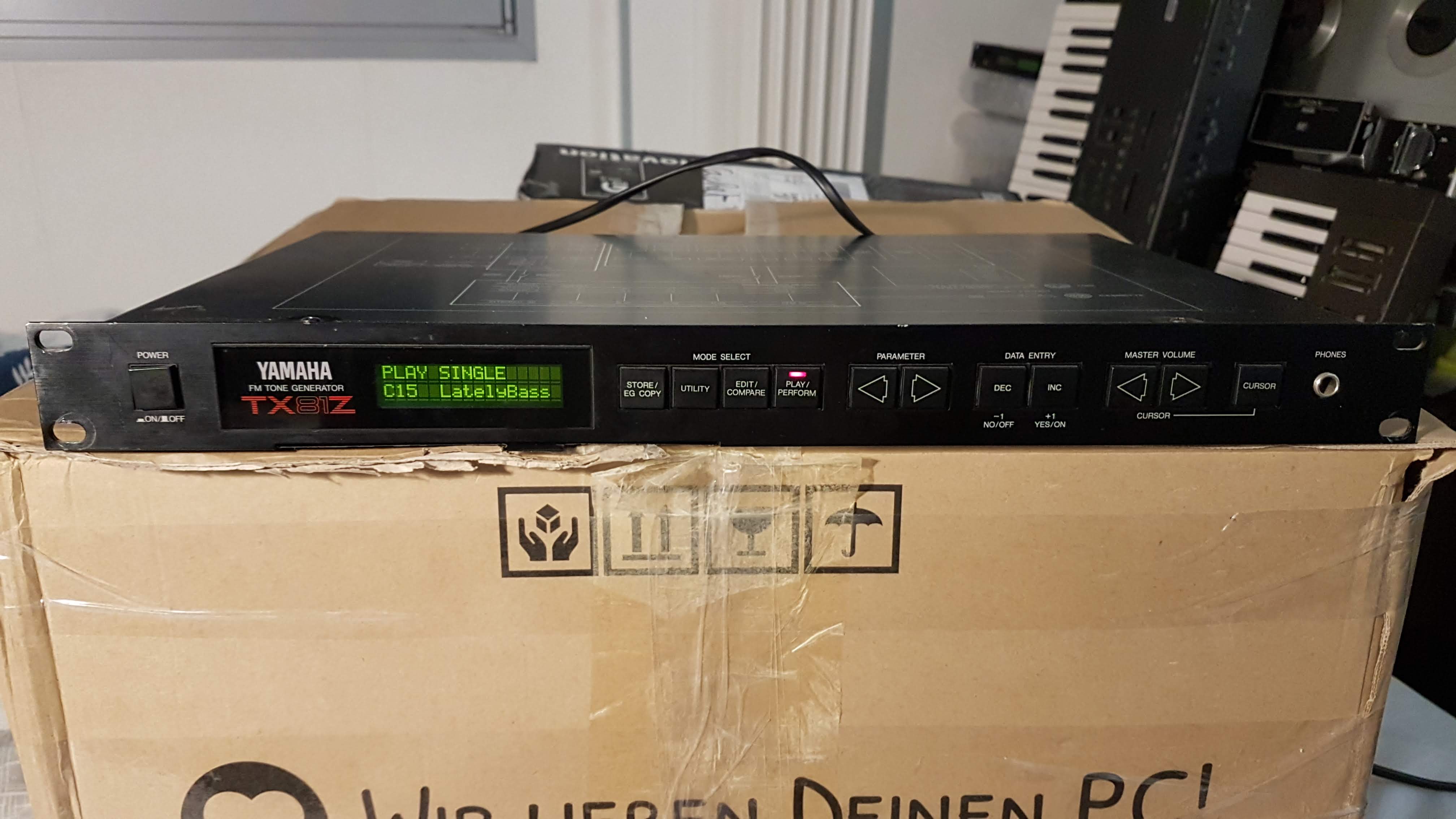 TX81Z - Yamaha TX81Z - Audiofanzine