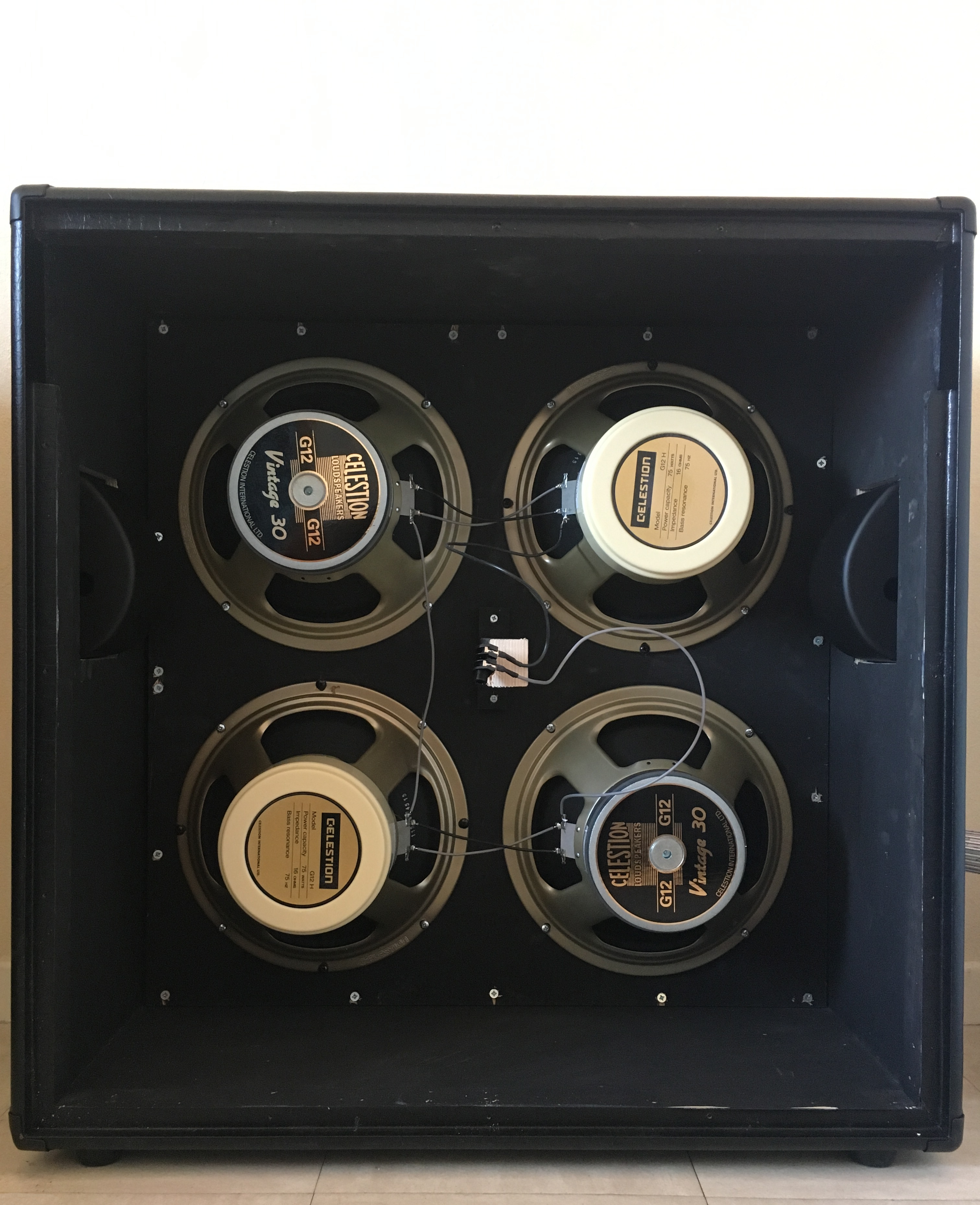 STUDIO PRO 2X12 - Zilla Cabs Studio Pro 2x12 - Audiofanzine