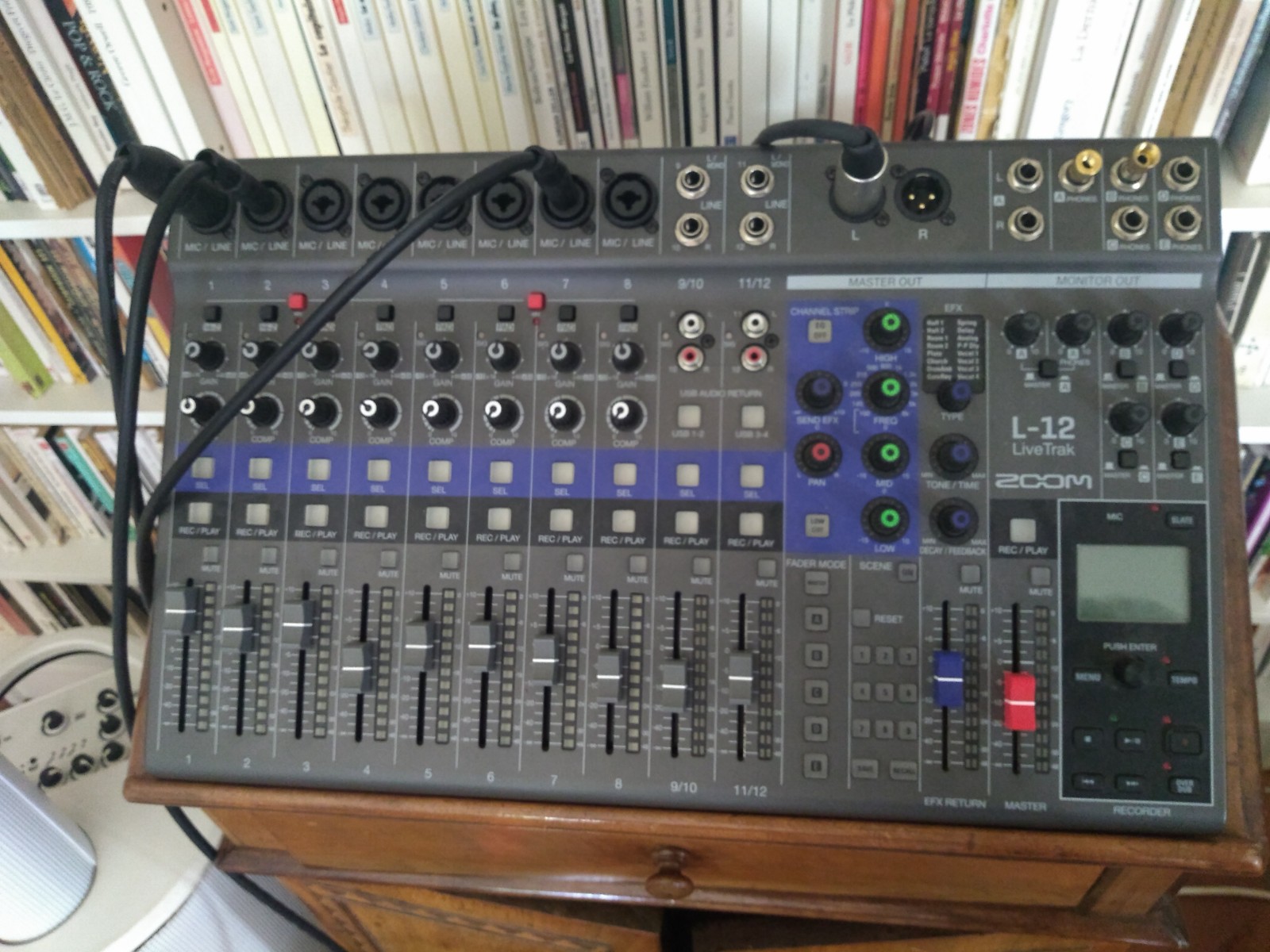 LiveTrak L-12 - Zoom LiveTrak L-12 - Audiofanzine