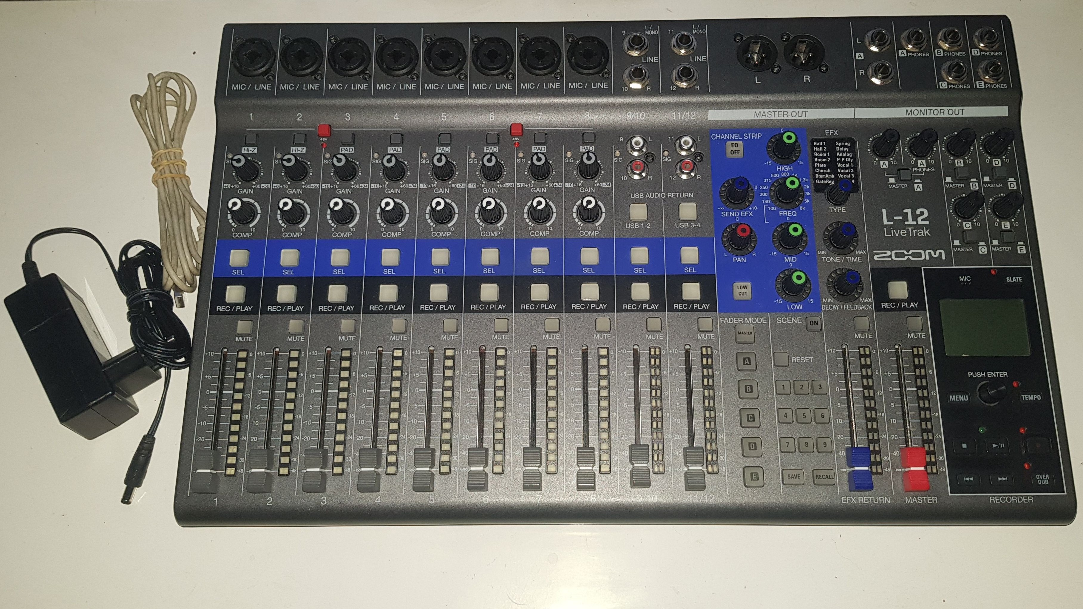 LiveTrak L-12 - Zoom LiveTrak L-12 - Audiofanzine