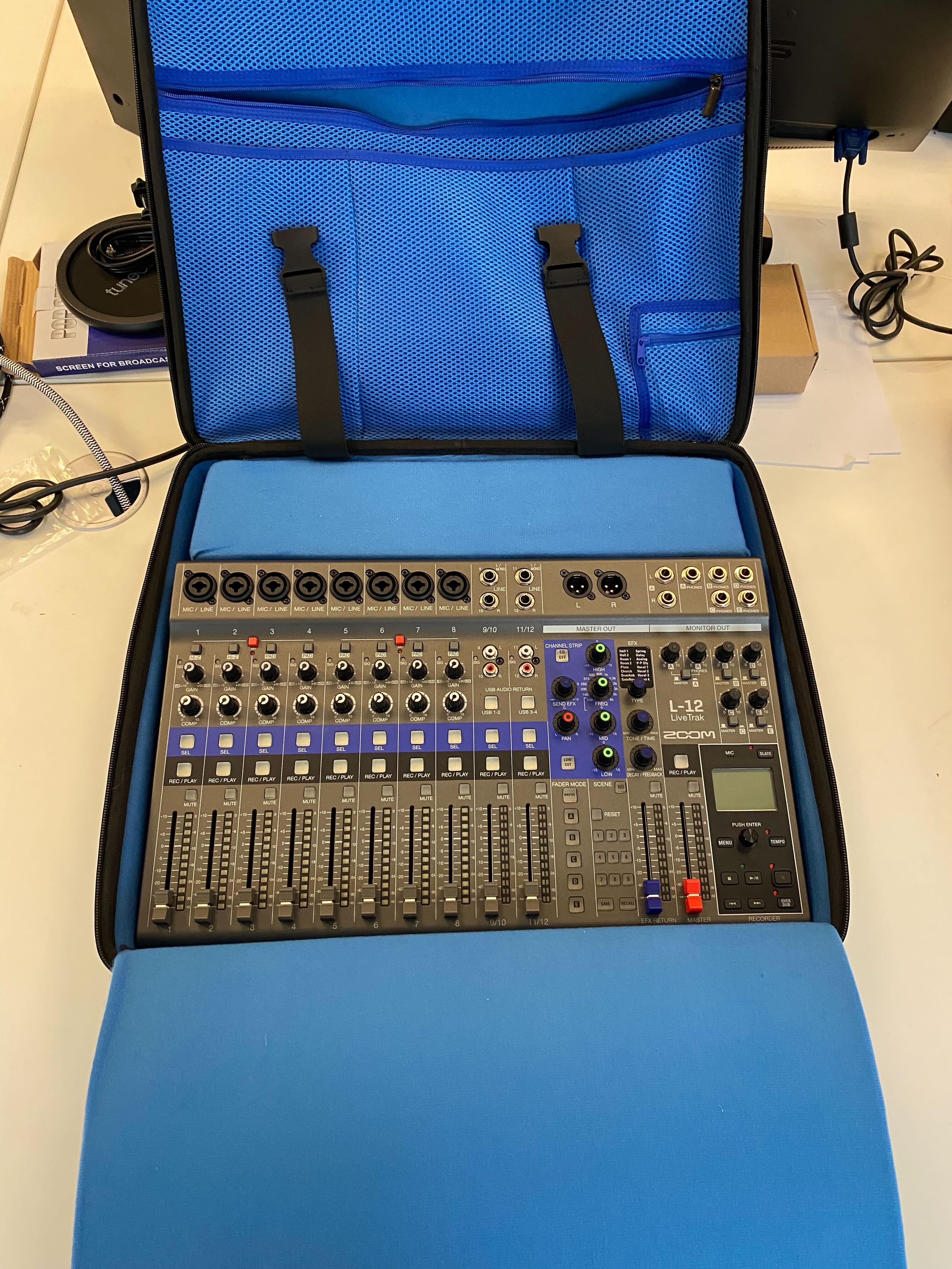 LiveTrak L-12 - Zoom LiveTrak L-12 - Audiofanzine