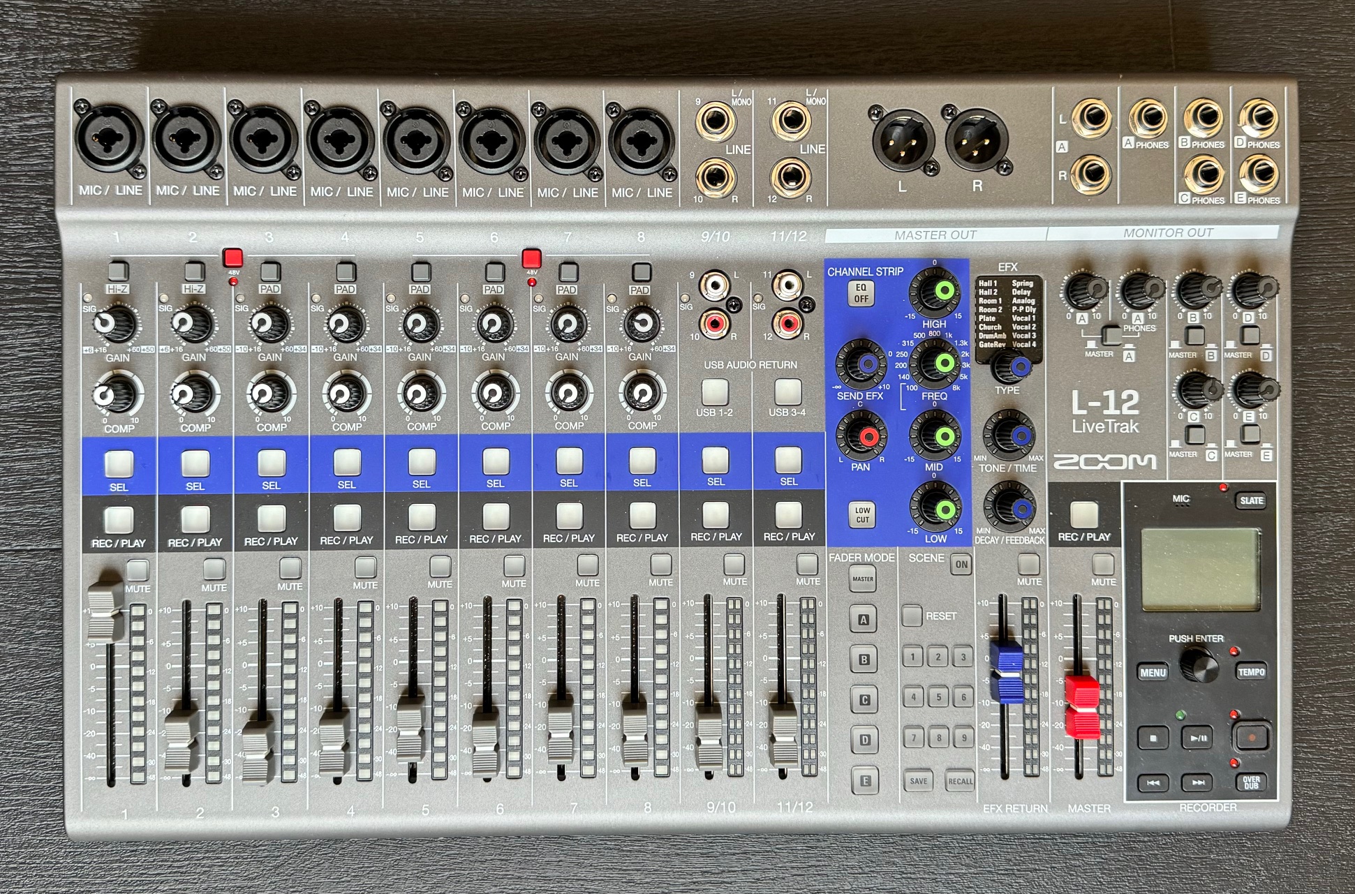 LiveTrak L-12 - Zoom LiveTrak L-12 - Audiofanzine