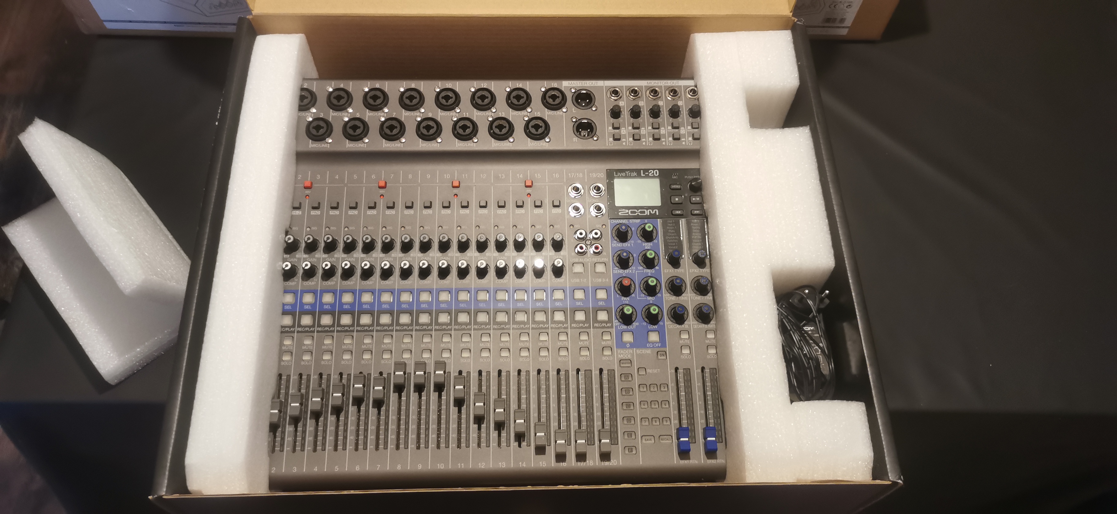 LiveTrak L-20 - Zoom LiveTrak L-20 - Audiofanzine