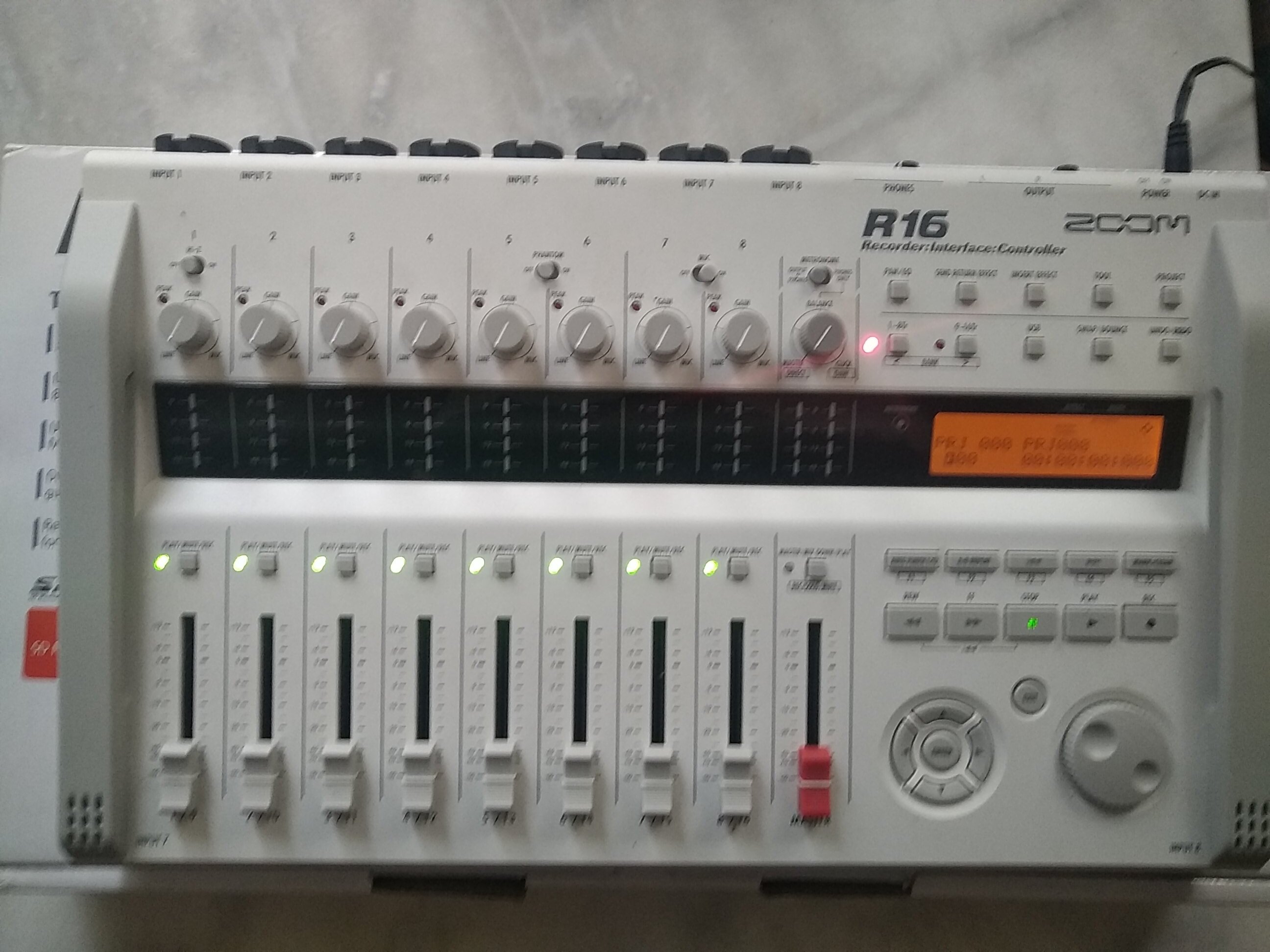 R16 - Zoom R16 - Audiofanzine