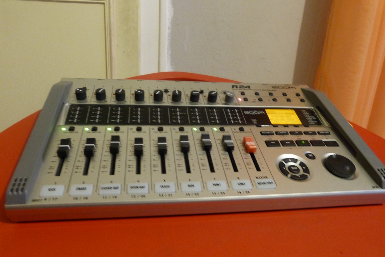 Photo Zoom R24 : Zoom R24 (46665) (#480962) - Audiofanzine