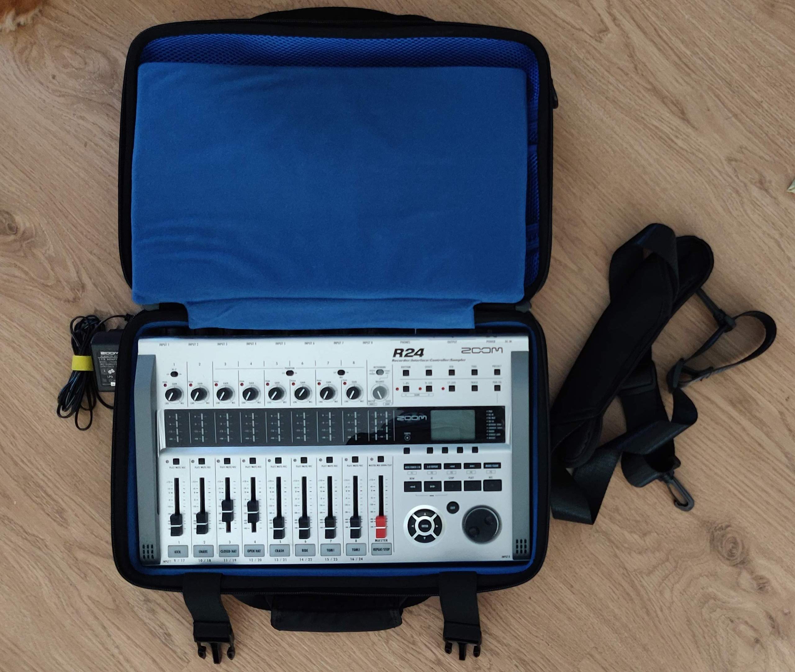 R24 - Zoom R24 - Audiofanzine