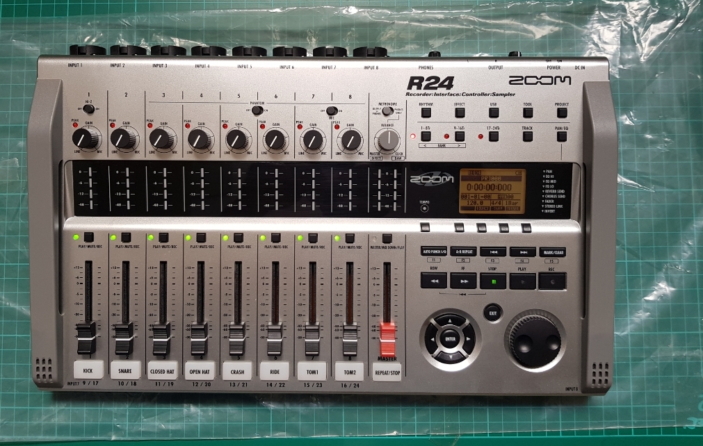 R24 - Zoom R24 - Audiofanzine