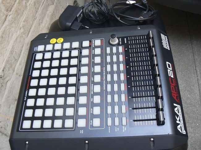 Photo Akai APC20 : Akai APC20 2 (#1762286) - Audiofanzine