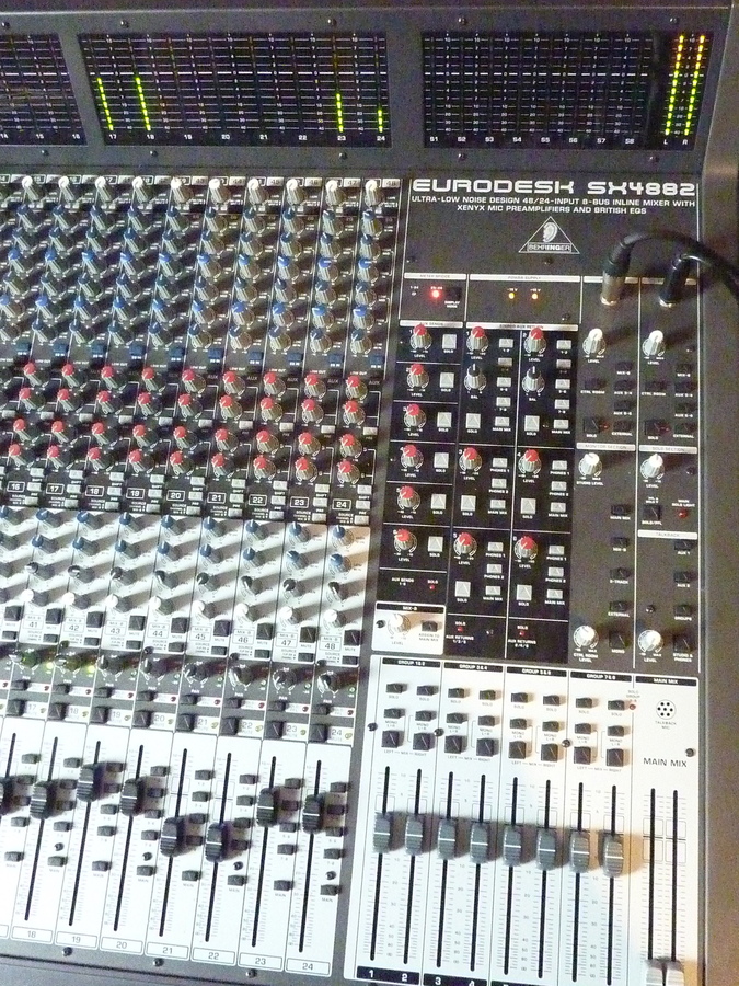 Behringer mx8000 eurodesk console - jupsawe