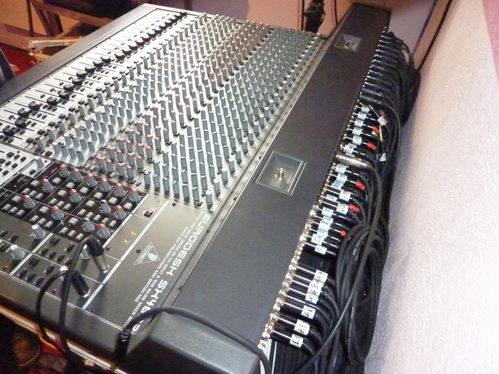 Behringer Eurodesk MX9000 image (#1836908) - Audiofanzine