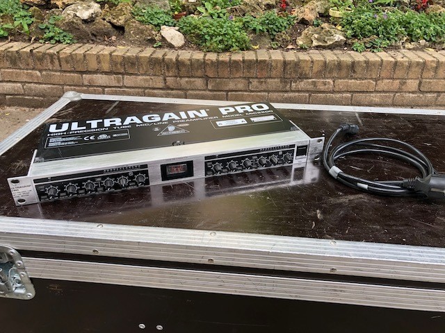 Ultragain Pro MIC2200 - Behringer Ultragain Pro MIC2200 - Audiofanzine