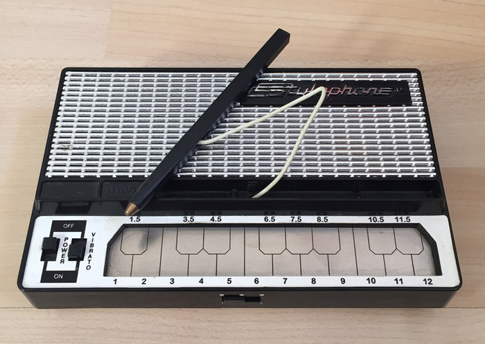 Dubreq Stylophone (Black & White) image (#1753244) - Audiofanzine