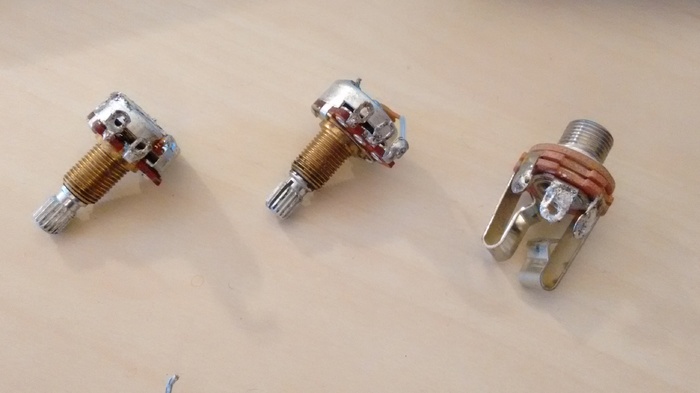 EMG 81 - Black image (#1963569) - Audiofanzine