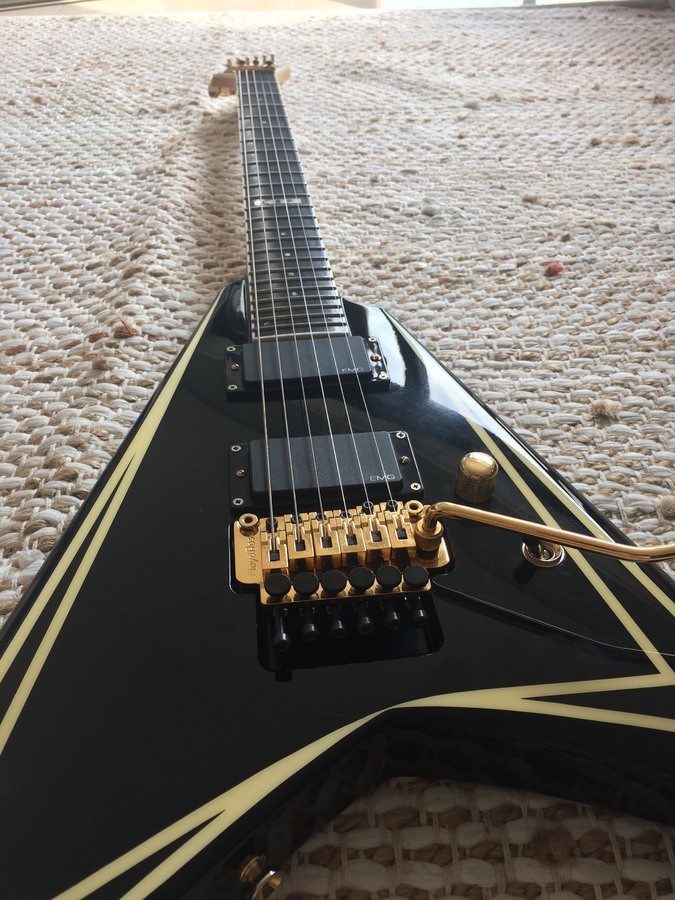 ESP SV - Black image (#2003836) - Audiofanzine