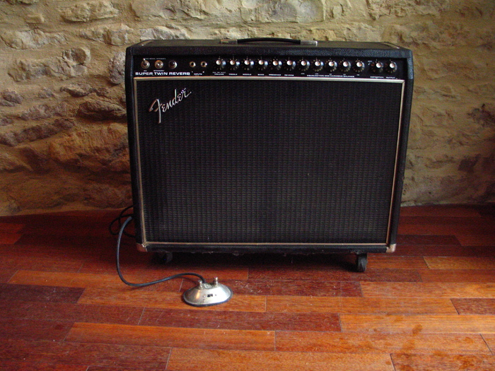 Super Twin Reverb - Fender Super Twin Reverb - Audiofanzine