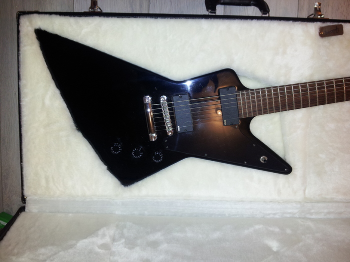 Photo Gibson 7-String Explorer - Ebony : Gibson Explorer 7 cordes ...