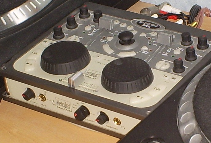 Hercules DJ Console Mk2 image (#32360) - Audiofanzine Hercules DJ Console Mk2 image (#32360) - Audiofanzine