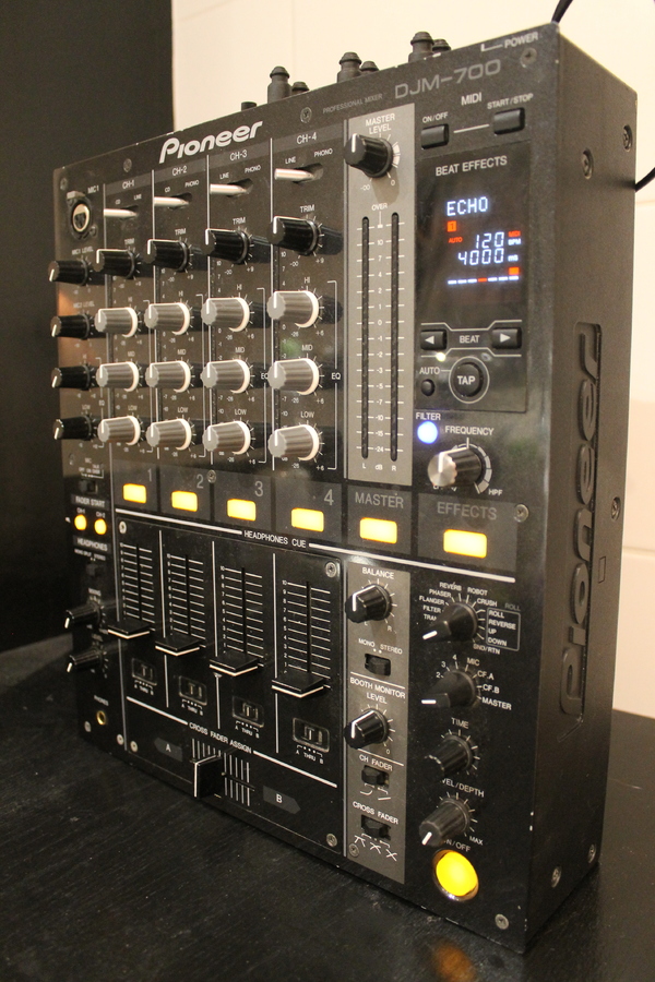 Photo Pioneer DJM-700-K : Pioneer DJM-700-K (68971) (#1640623 ...