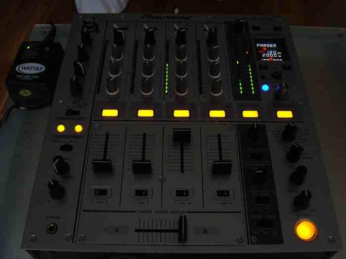 Photo Pioneer DJM-700-S : Pioneer DJM-700 (#91030) - Audiofanzine