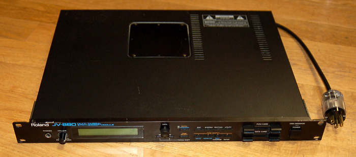 Photo Roland JV-880 : Roland JV-880 (89877) (#420772) - Audiofanzine