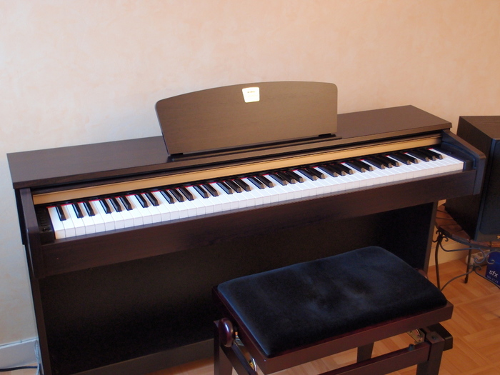 Photo Yamaha CLP-320 : Yamaha CLP-320 (18579) (#990204) - Audiofanzine